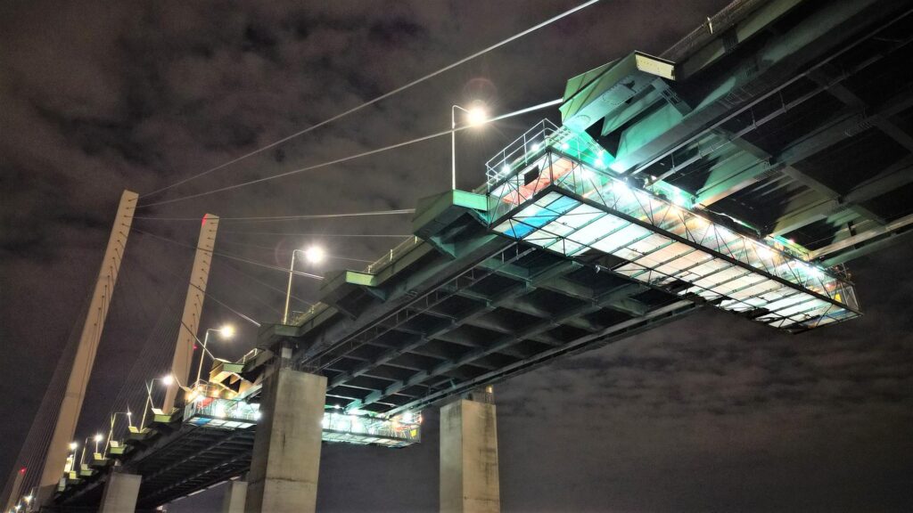 Work starts painting iconic QEII Bridge – Jackson Civil Engineering