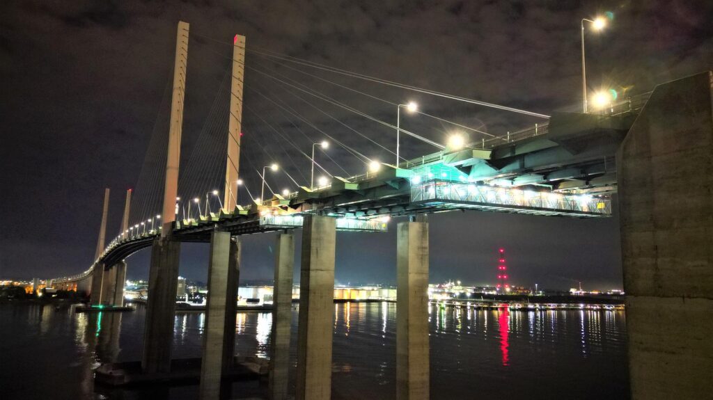 Work starts painting iconic QEII Bridge – Jackson Civil Engineering