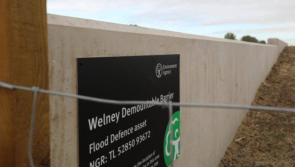Video: Welney flood barrier goes up – Jackson Civil Engineering