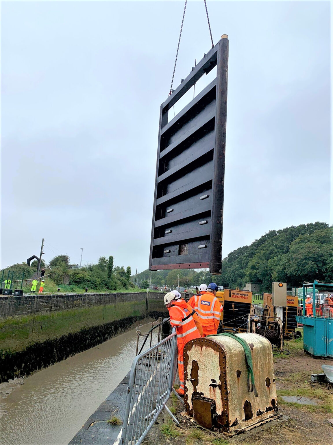Team collaborates to install giant sea gates – Jackson Civil Engineering